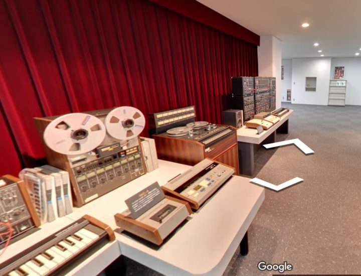 Roland Synth Factory / Museum - VR - Sequencer Archiv Synthesizer ...