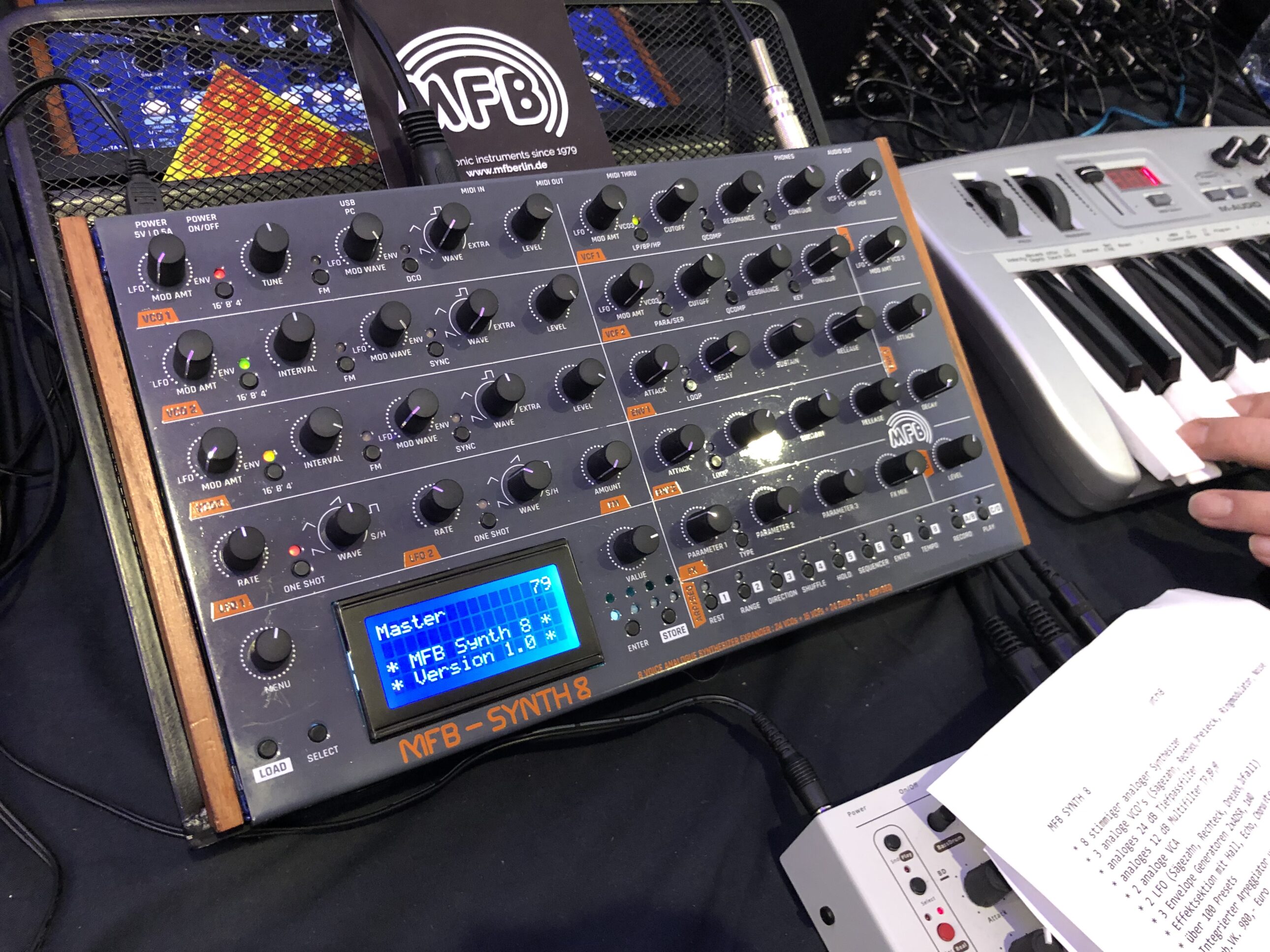 MFB Synth 8 - Polyphoner Analoger Synthesizer - Sequencer MFB Synth 8 - Polyphoner Analoger Synthesizer - Sequencer